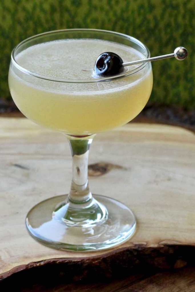 Whiskey Sour - Classic Recipe & History - Vintage American Cocktails