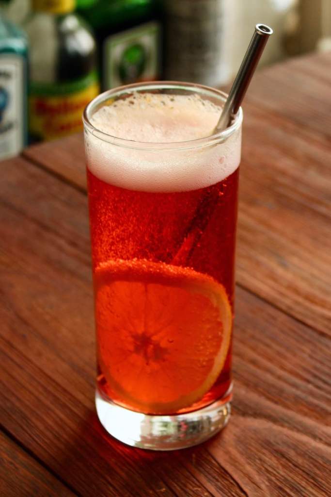 Classic Campari & Soda Recipe - Vintage American Cocktails